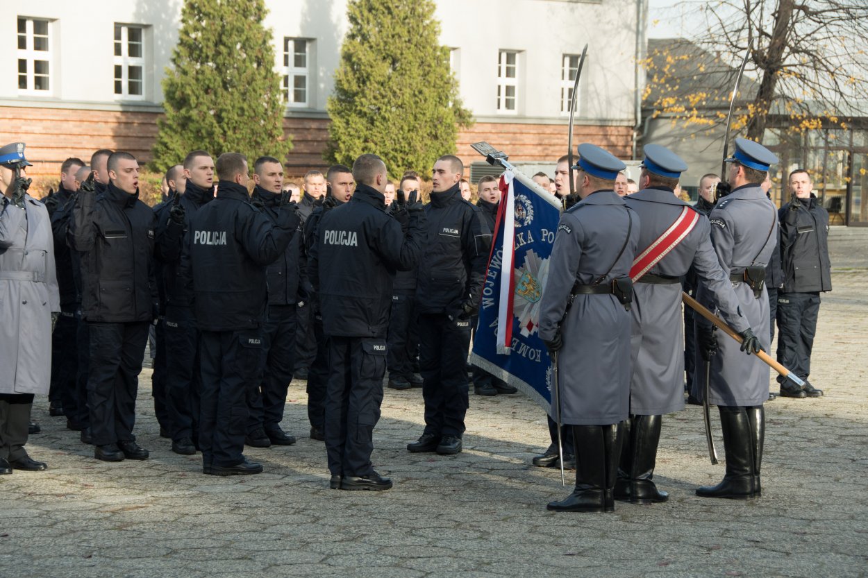 Uroczyste ślubowanie nowych policjantów - Wiadomości Policja Śląska