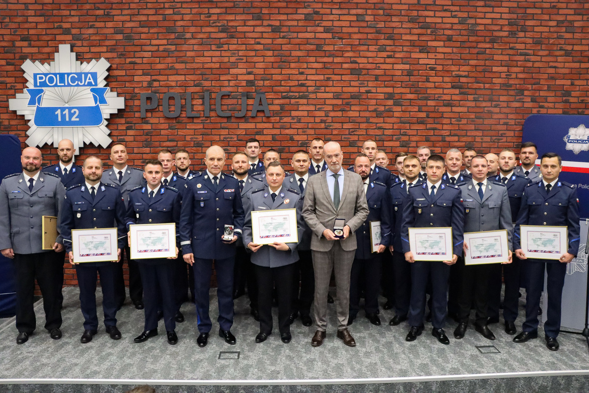 Śląscy policjanci wyróżnieni w Komendzie Głównej Policji - Wiadomości ...