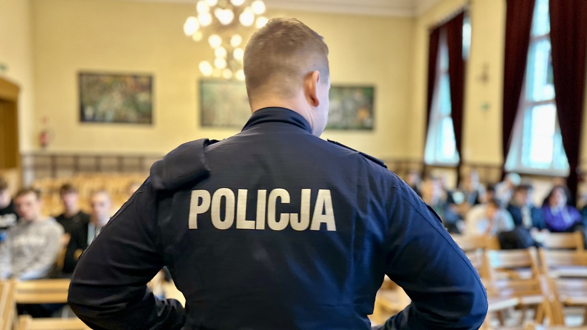 Z mysłowicką młodzieżą o służbie w Policji - Wiadomości - Policja Śląska