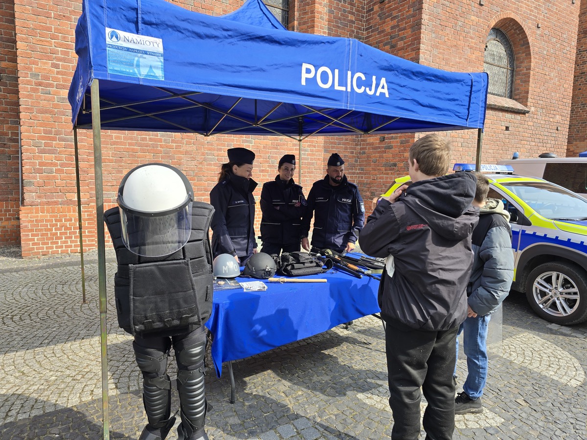 Uroczysta przysięga żołnierzy WOT na raciborskim rynku z udziałem ...
