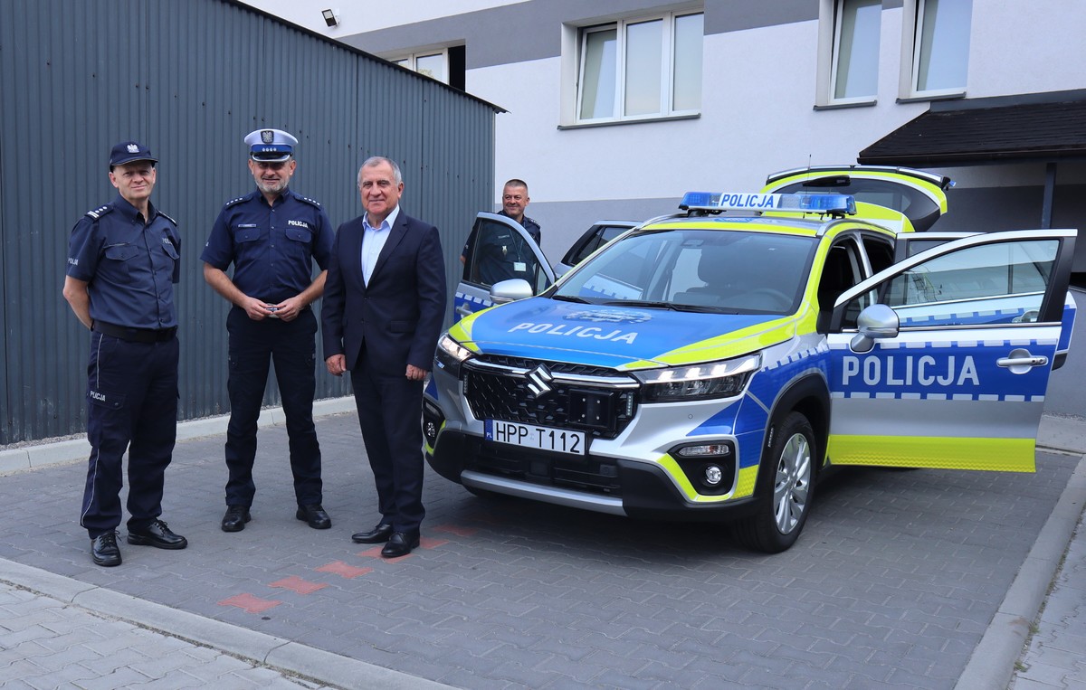 Nowy radiowóz tyskich policjantów - Wiadomości - Policja Śląska